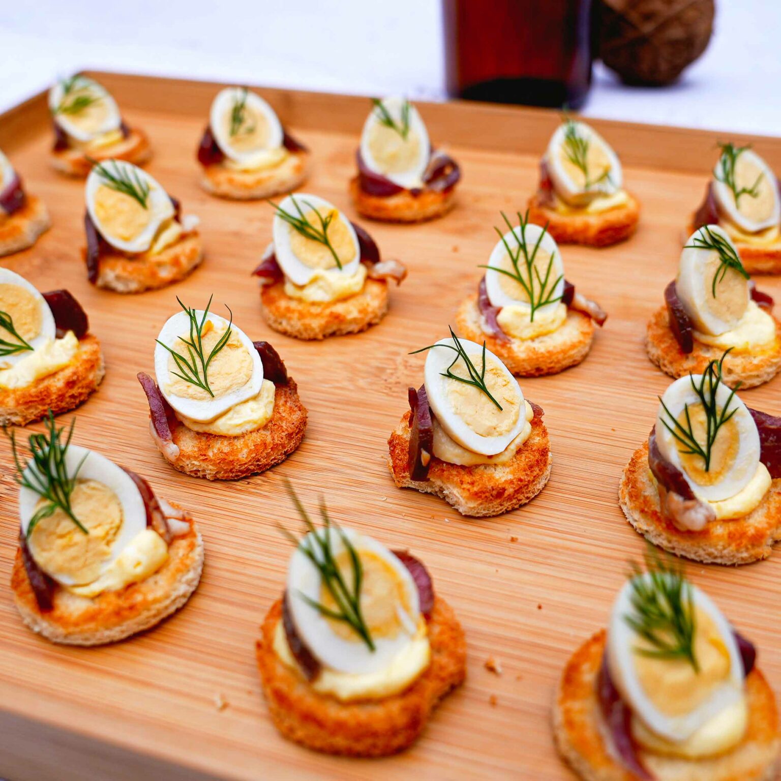 Toasts œuf de caille et magret de canard - Instant-Lunch